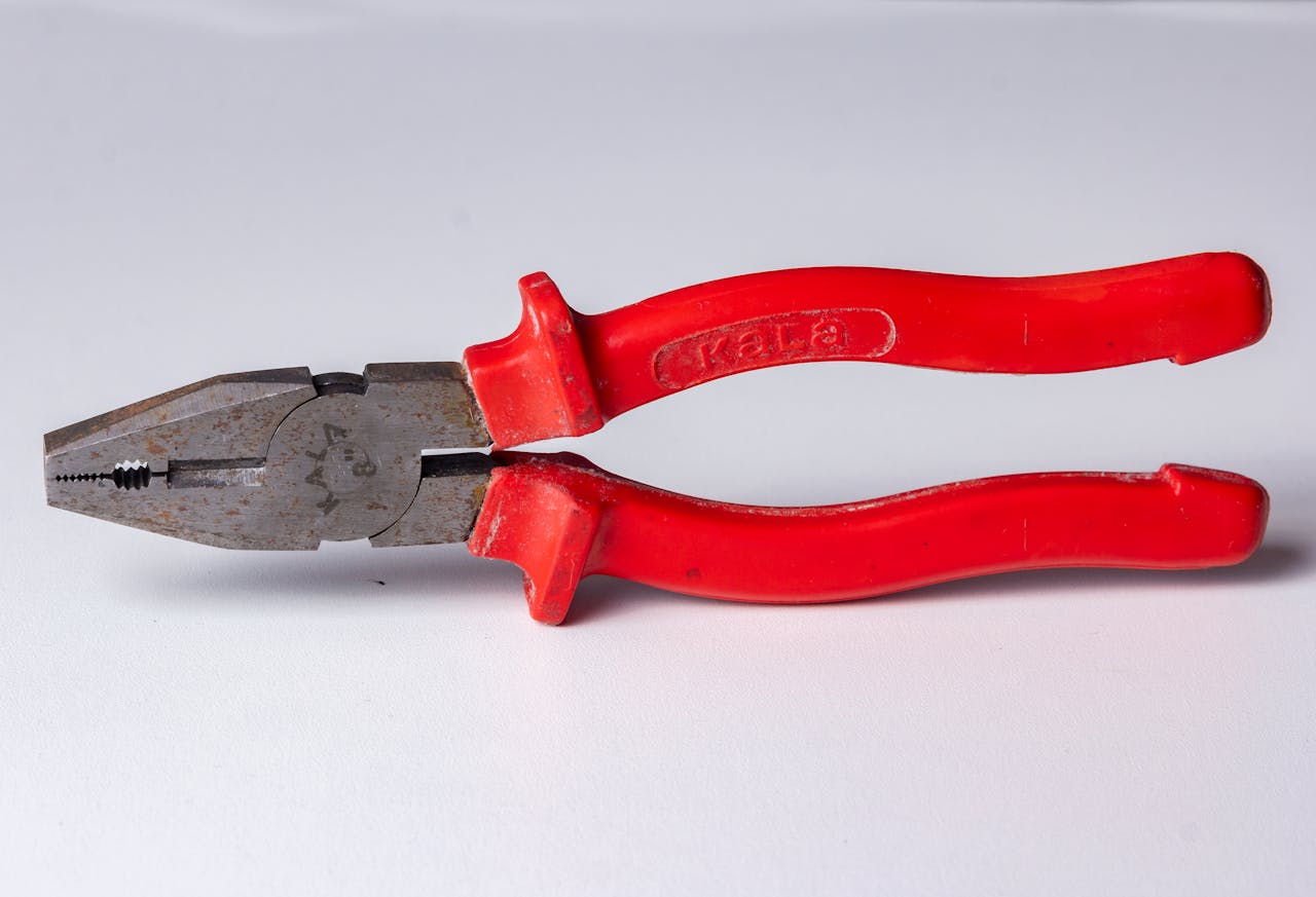 Tools of the Trade: Exploring the 7 Most Common Pliers - SveTools